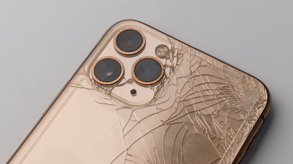 La durabilidad del iPhone 15 Pro en cuestión. El nuevo diseño de ...